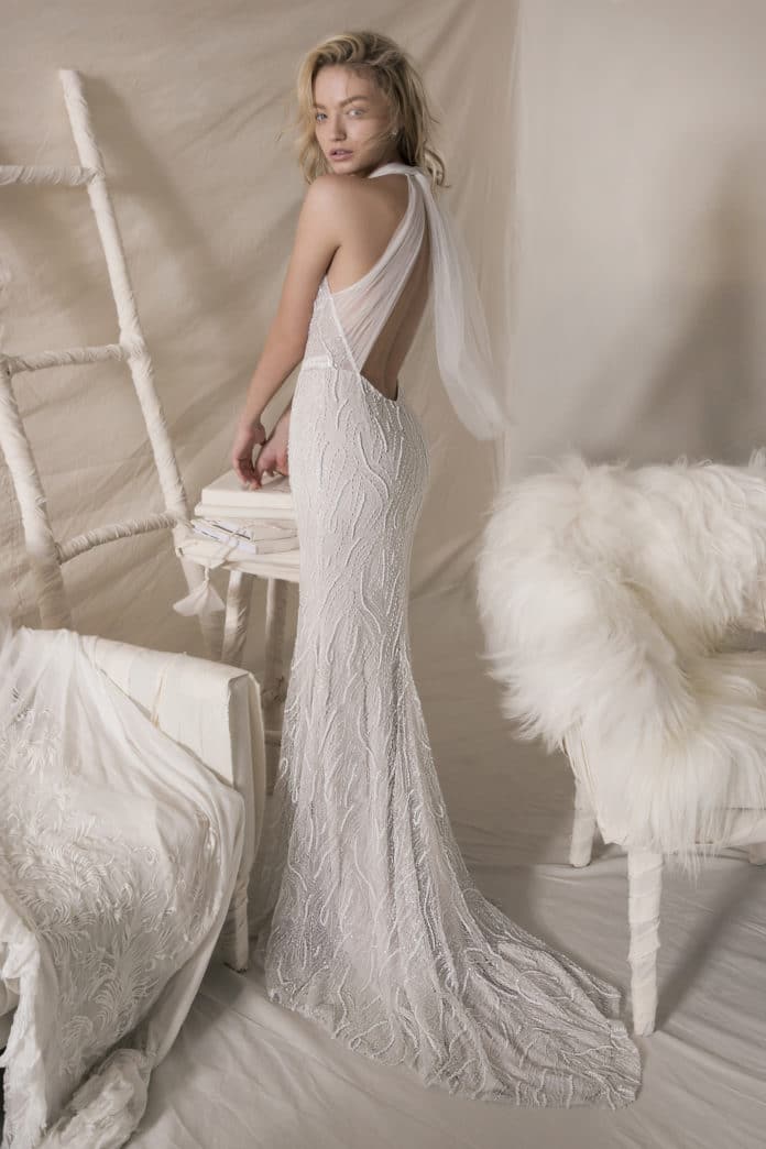 Een sexy trouwjurk met open rug geeft je de wow factor - In White